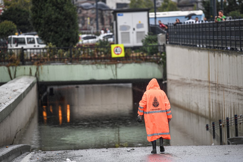Turkey's Heavy Rains Kill One in Istanbul | Al Bawaba