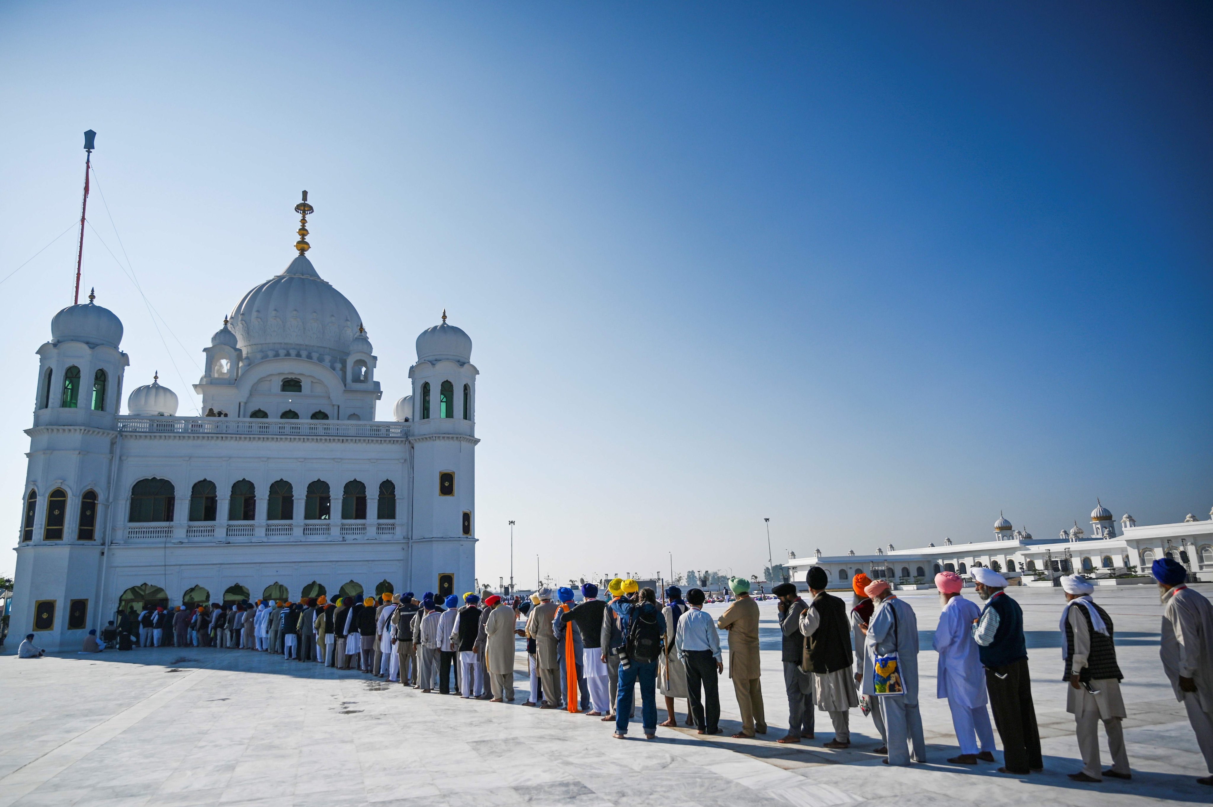 Indian Sikhs Make Historic Pilgrimage to Holiest Sites in Pakistan | Al ...