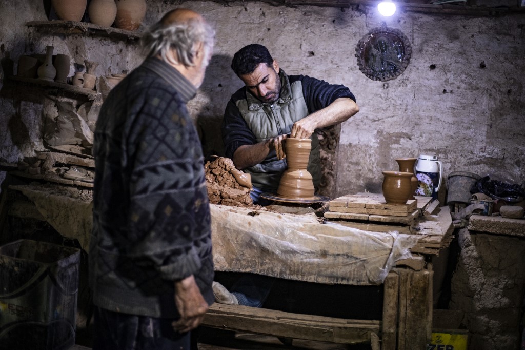 Syrian Pottery Maker Keeps Family's 450-Year-Old Craft Alive | Al Bawaba