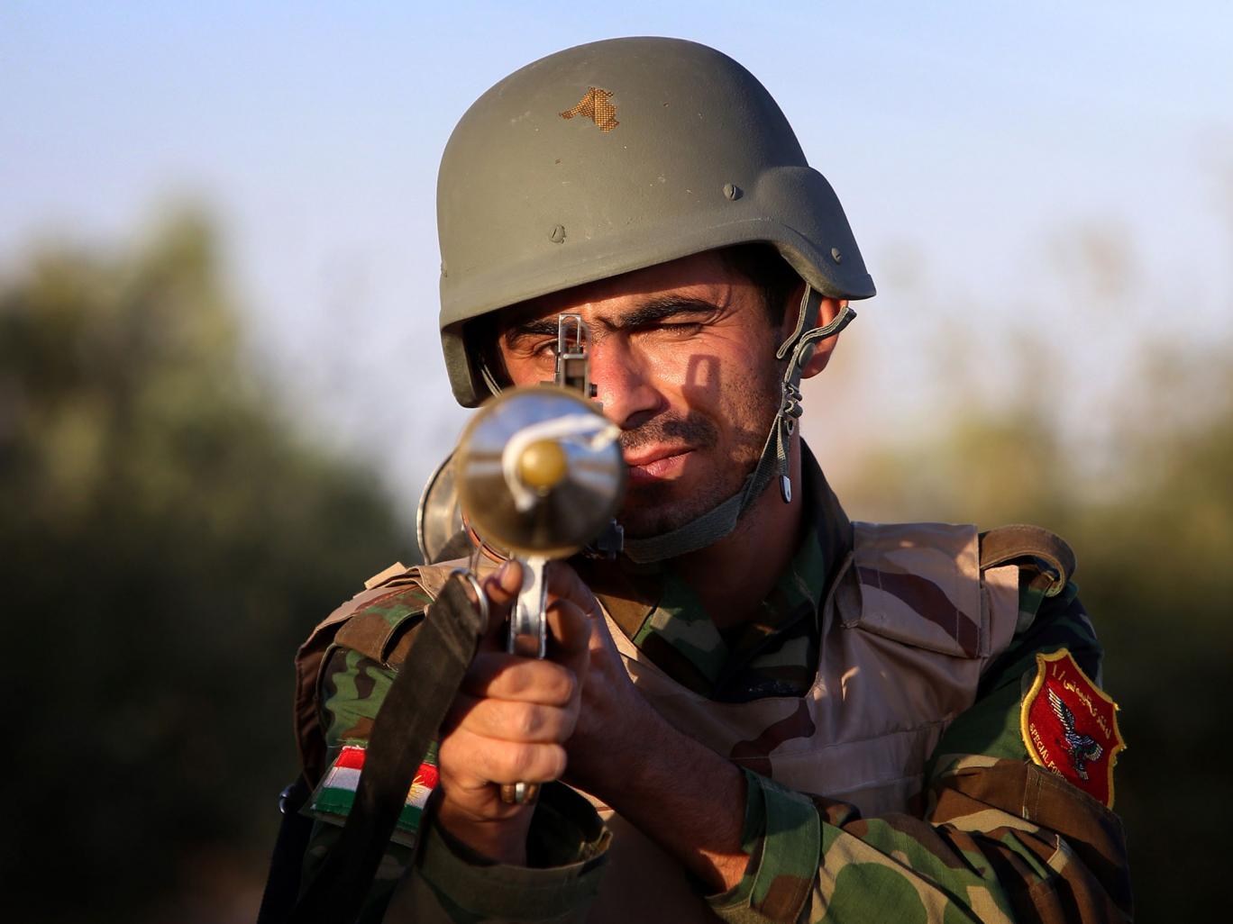 A Kurdish Peshmerga fighter poses with his RPG-7 on the front line in ...