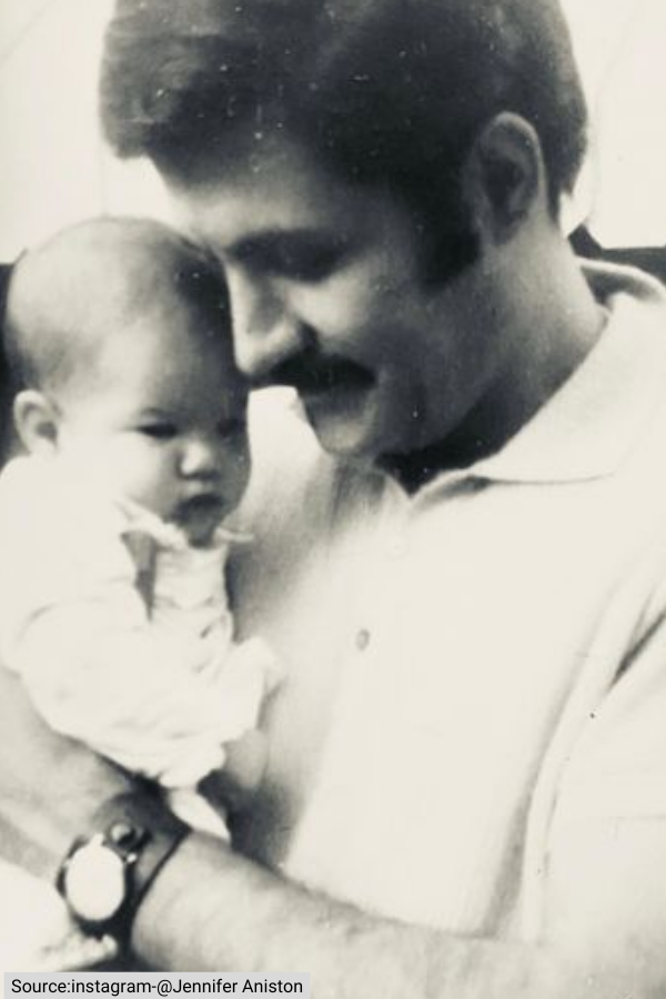 Jennifer Aniston's Father Passes away | Al Bawaba