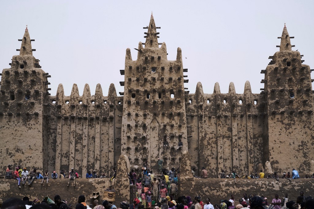 Rendering Ceremony of the Historic Grand Mosque in Mali | Al Bawaba