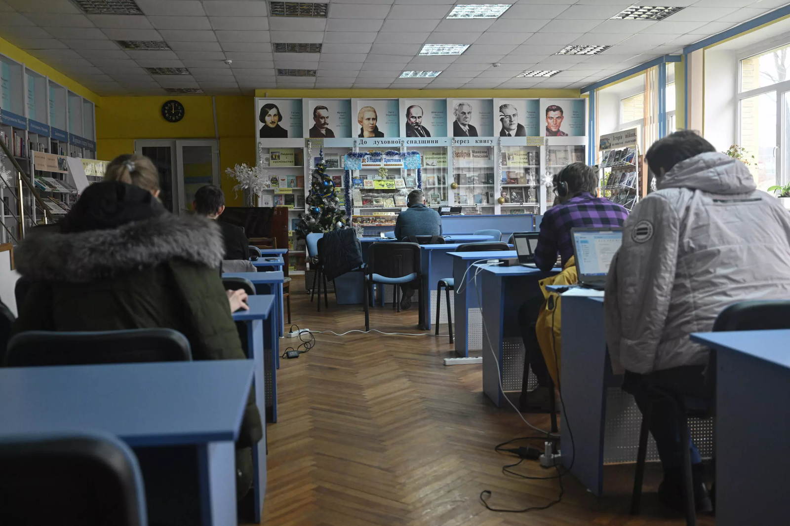 Ukraine library offers refuge amidst war | Al Bawaba