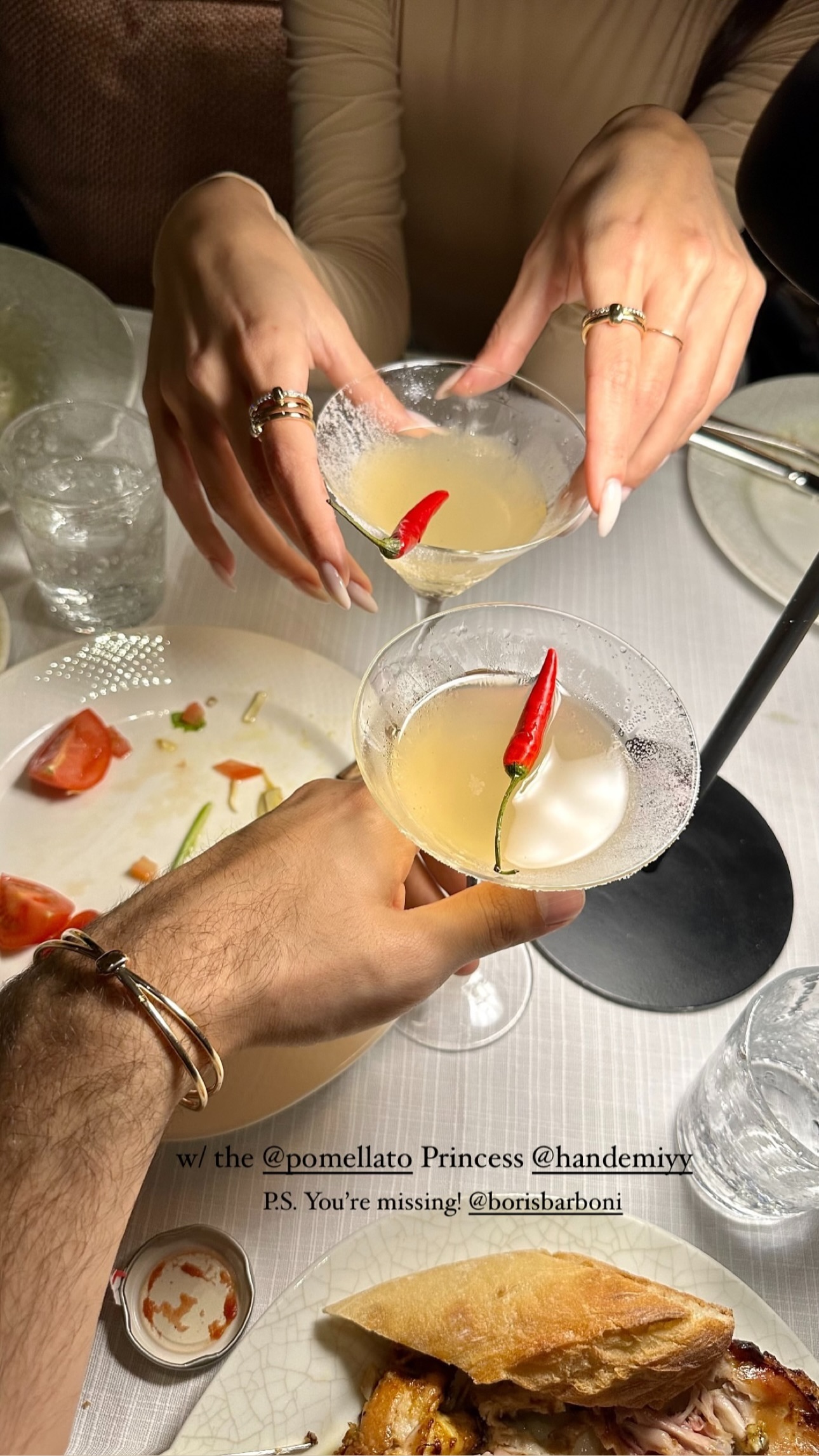 Hande Erçel sparks new love rumors, did she break up with Hakan Sabancı ...