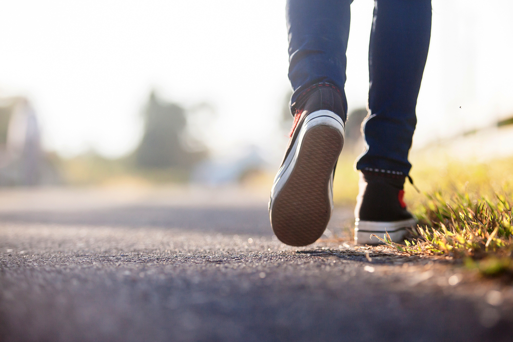 Surprising health benefits of walking backwards | Al Bawaba