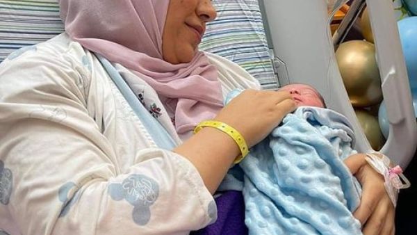 Social Media Buzz: Anhar Al Deek Delivers Baby Outside Israeli Jail ...