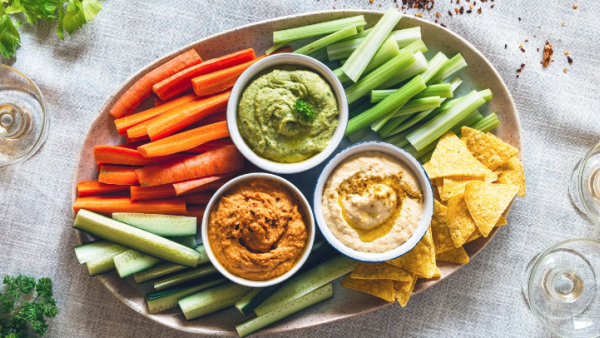 5 Best easy dip recipes with snacks for movie night | Al Bawaba