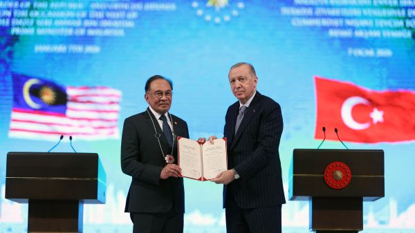 Erdogan, Anwar Ibrahim cement strategic ties at Turkey-Malaysia summit ...