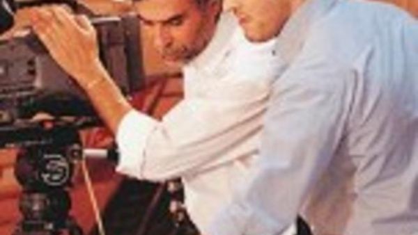 Kathem El Saher releases four clips | Al Bawaba