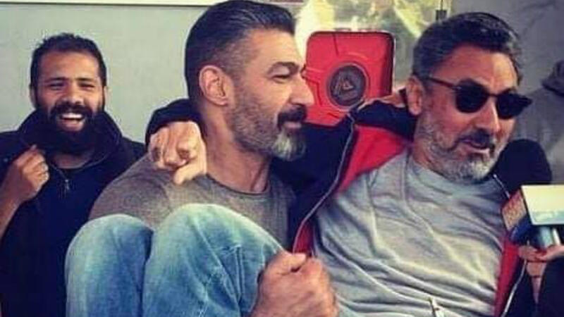 Yasser Jalal Holds Fathi Abdel Wahab in His Arms | Al Bawaba