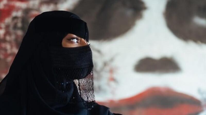 A Fully Veiled Sensation is a Saudi Social Media Star | Al Bawaba