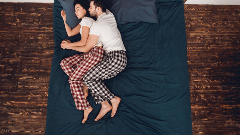 Sleeping Positions is Intimate Guide to the Health of Your Relationship ...