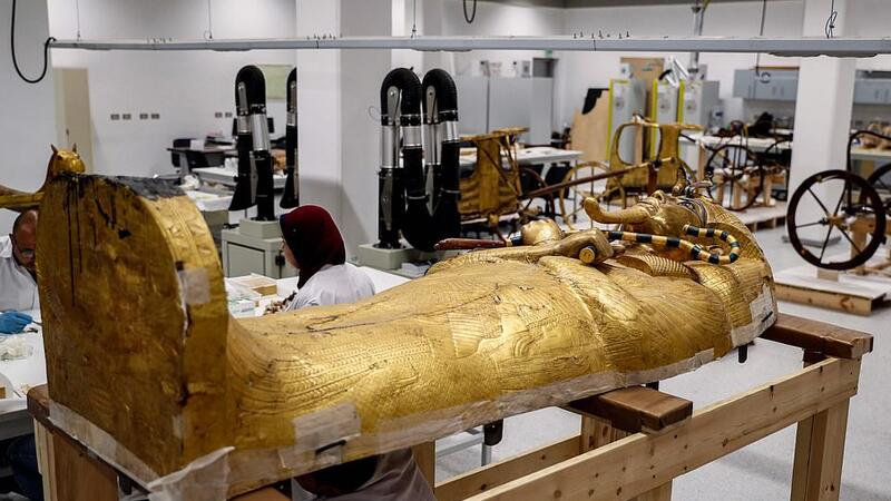 Egypt Takes King Tutankhamun Out of Golden Coffin for First Time in 97 ...