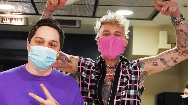 Watch Machine Gun Kelly And Pete Davidson Fall to The Ground During ...