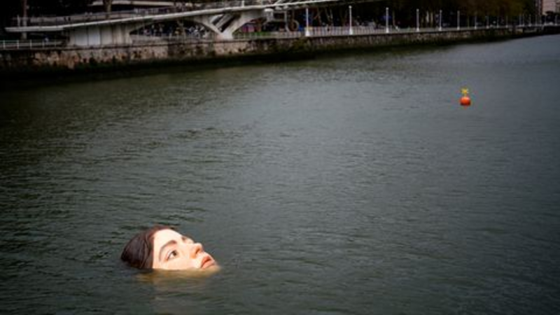 Creepy Statue of a Drowning Girl Freaks People Out in Spanish City of ...