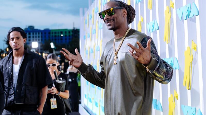 Snoop Dogg smokes up to 150 joints daily | Al Bawaba