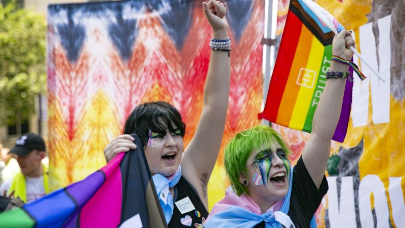 Pro and anti-LGBTQ protestors fight in California | Al Bawaba