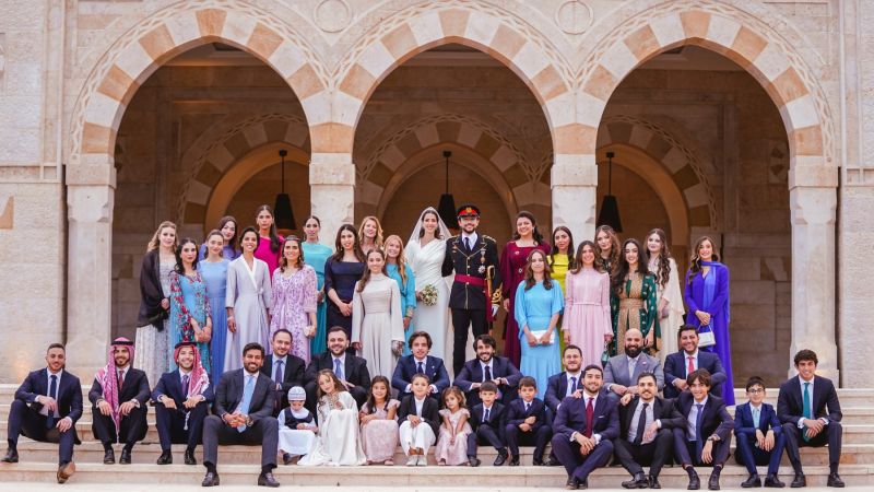 Prince Hashim's daughters steal hearts during Prince Hussein's wedding ...