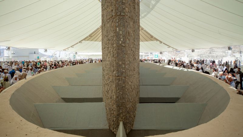 Hajj pilgrims begin 3-day stoning ritual at Jamarat | Al Bawaba