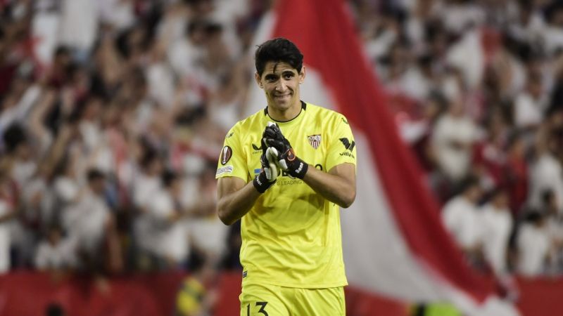 Man Utd to bid for Sevilla's Bono | Al Bawaba
