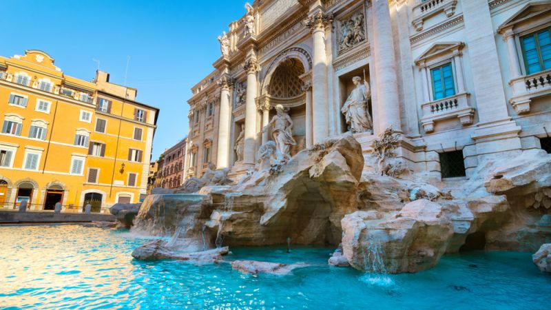 Tourist jumps into Fontana De Trevi to fill water bottle | Al Bawaba