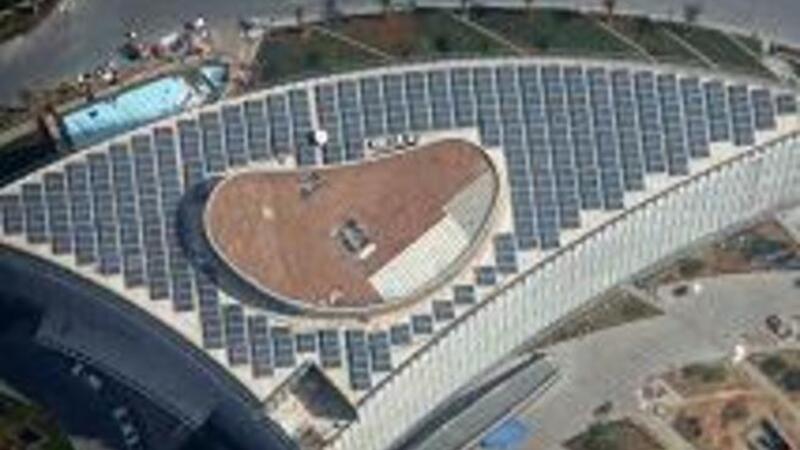 Burj Khalifa goes solar; sun power heats 140,000 litres of water per day | Al Bawaba