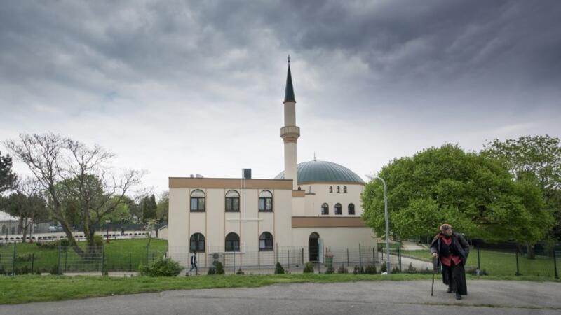 Why are Seven Mosque's Being Closed by the Austrian Government? | Al Bawaba