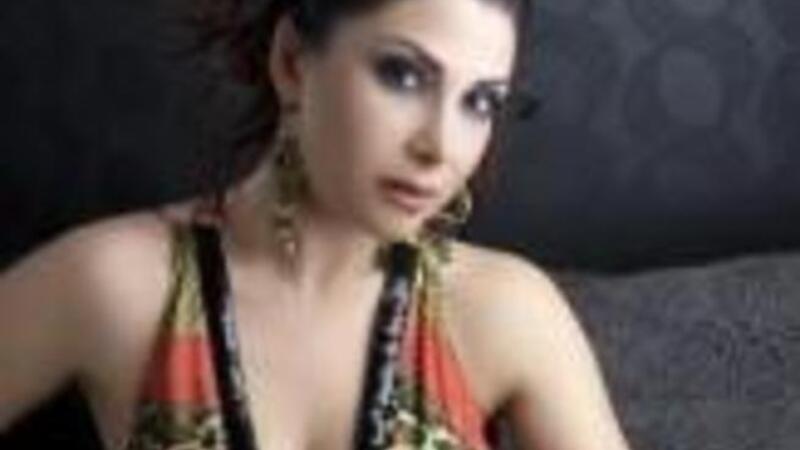 Elaine Khalaf sings for the late Riyad Al Hamshari | Al Bawaba