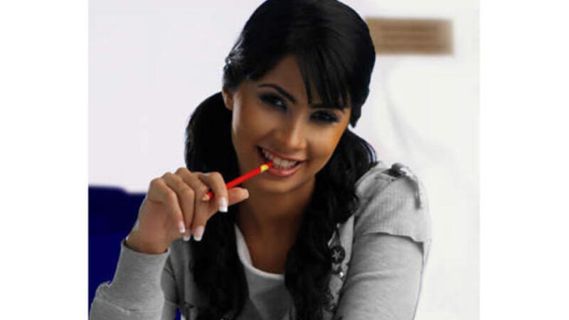 Ruby is ready to play the funny girl, kicks off scandal from her sandal ...