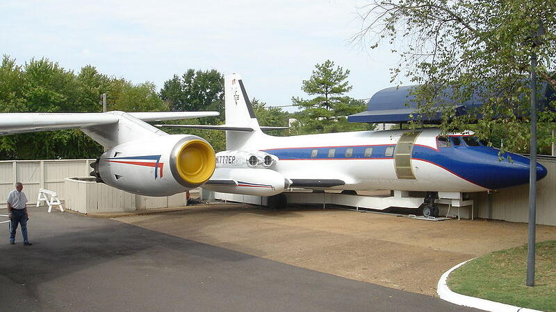 Elvis's Jet Sells at Auction for $430,000 | Al Bawaba