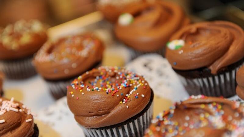 Bakery Fined for Selling Expired Cupcakes to School in Oman | Al Bawaba