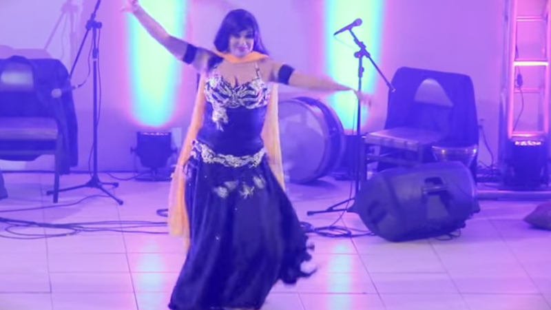 Belly dancing queen Fifi Abdo to teach 'the art of shaking it' in Italy ...