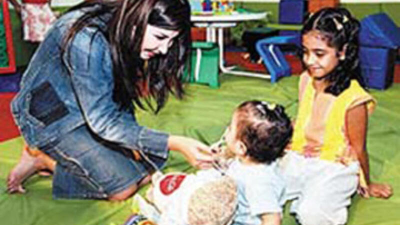 Lebanese Golden girl Nancy Ajram Juggles Singing, Mothering and maybe ...