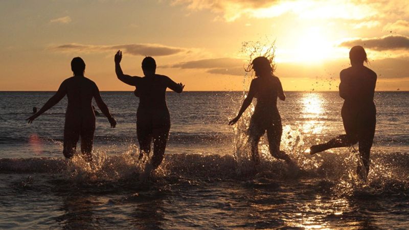 Thousands of Irish Women Earn New Guinness World Record for Largest ...