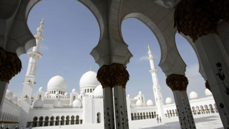 Queen Elizabeth visits Sheikh Zayed Mausoleum and Mosque | Al Bawaba