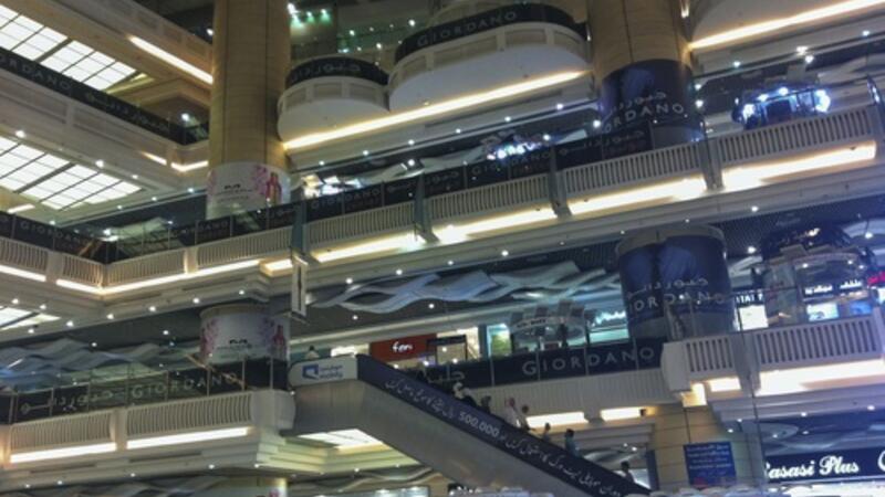 Saudi shoppers keep KSA's retail market revenues rising | Al Bawaba