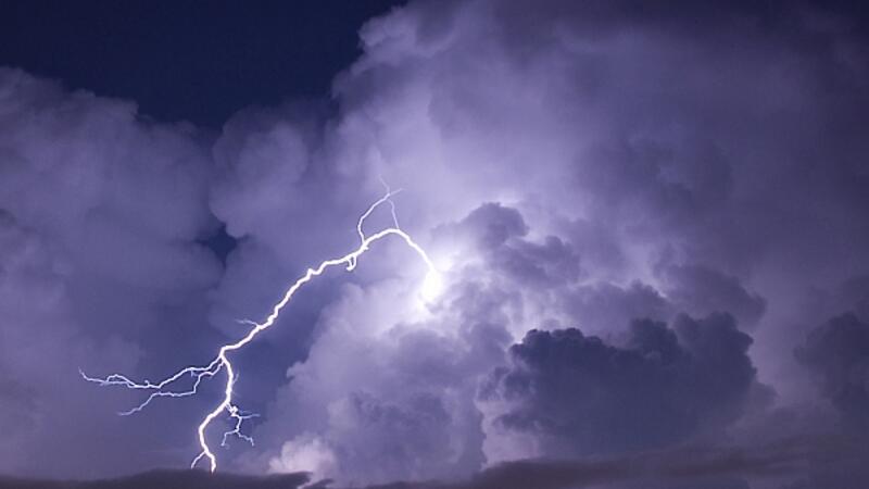 Moving car hit by lightning in Morocco! | Al Bawaba