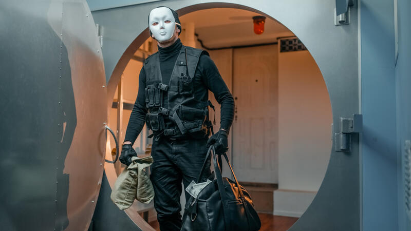 World's 10 Biggest Bank Robberies of All Time!