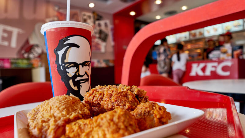 Marriage Proposal at KFC Goes Viral | Al Bawaba