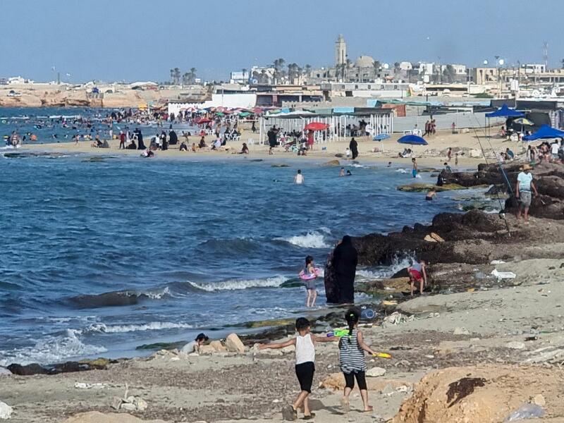 Pollution Hits Libyan Beaches, Prohibits People From The Sea | Al Bawaba