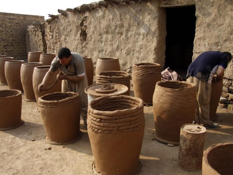 Iraqis Struggle to Keep Ancient Pottery Craft Alive | Al Bawaba
