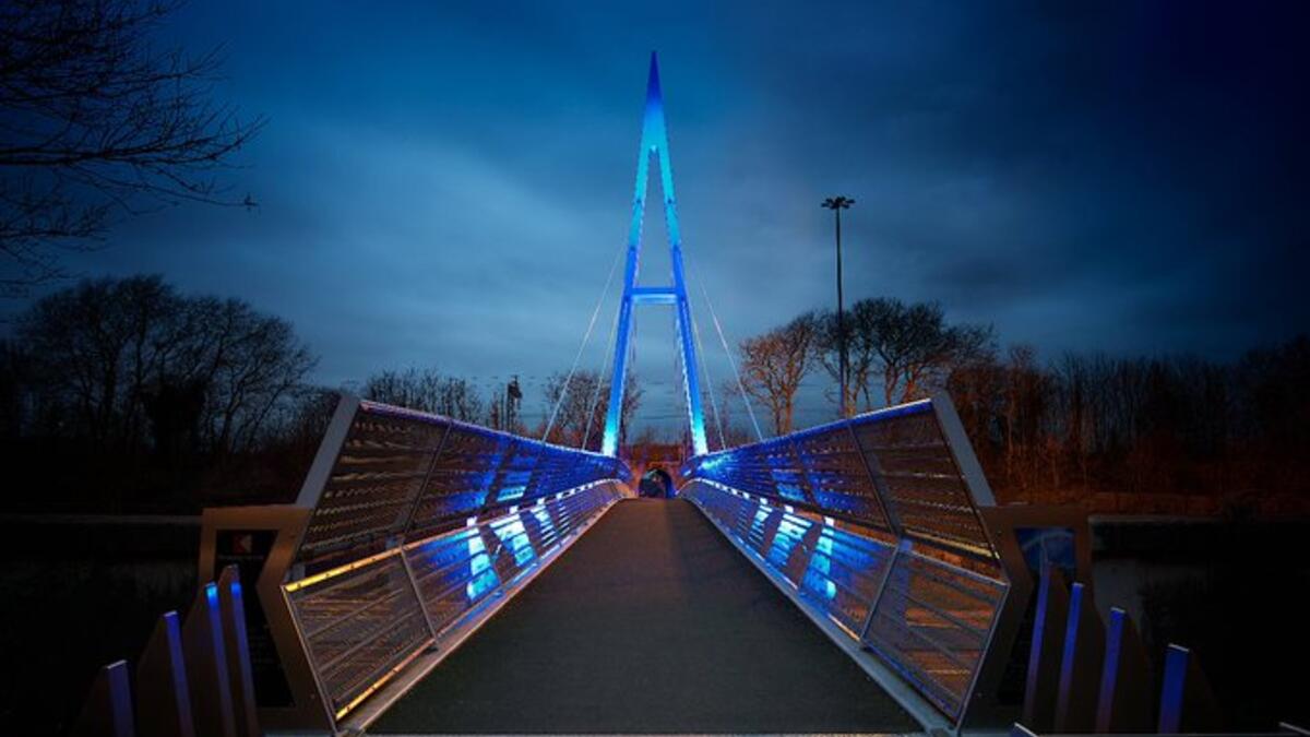 UK Landmarks in Blue to Support its NHS Staff Battling Coronavirus | Al ...