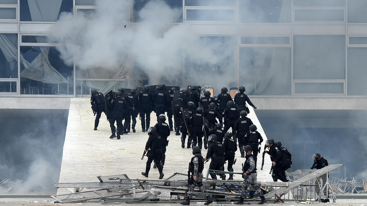 Bolsonaro's supporters storm Brazil's presidential palace | Al Bawaba