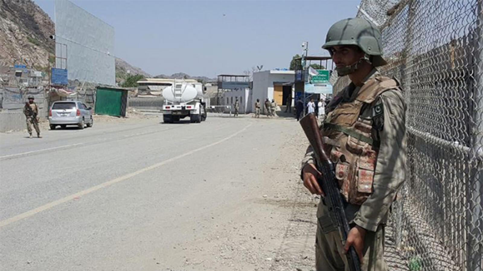 Pakistan-Afghan Border to be Secured by 2,600-kilometer Fence | Al Bawaba