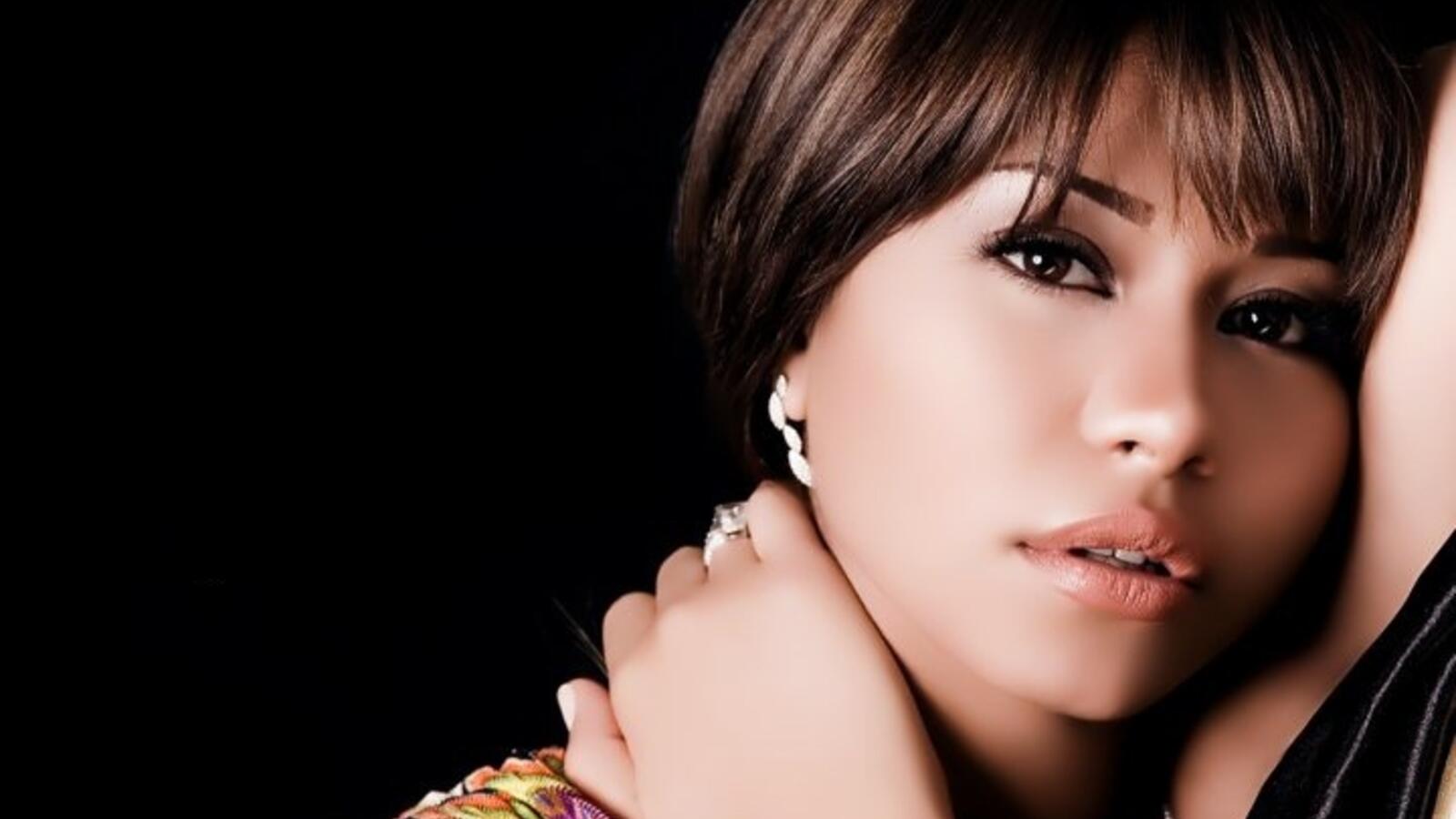 Copycat! Sherine imitates Lebanese rivals in sexy shoot | Al Bawaba