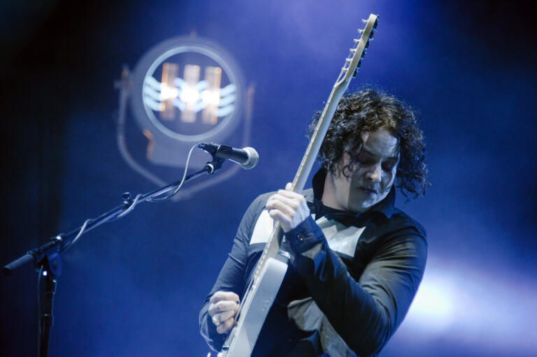 The Raconteurs Unveils 'Help Me Stranger' Music Video | Al Bawaba