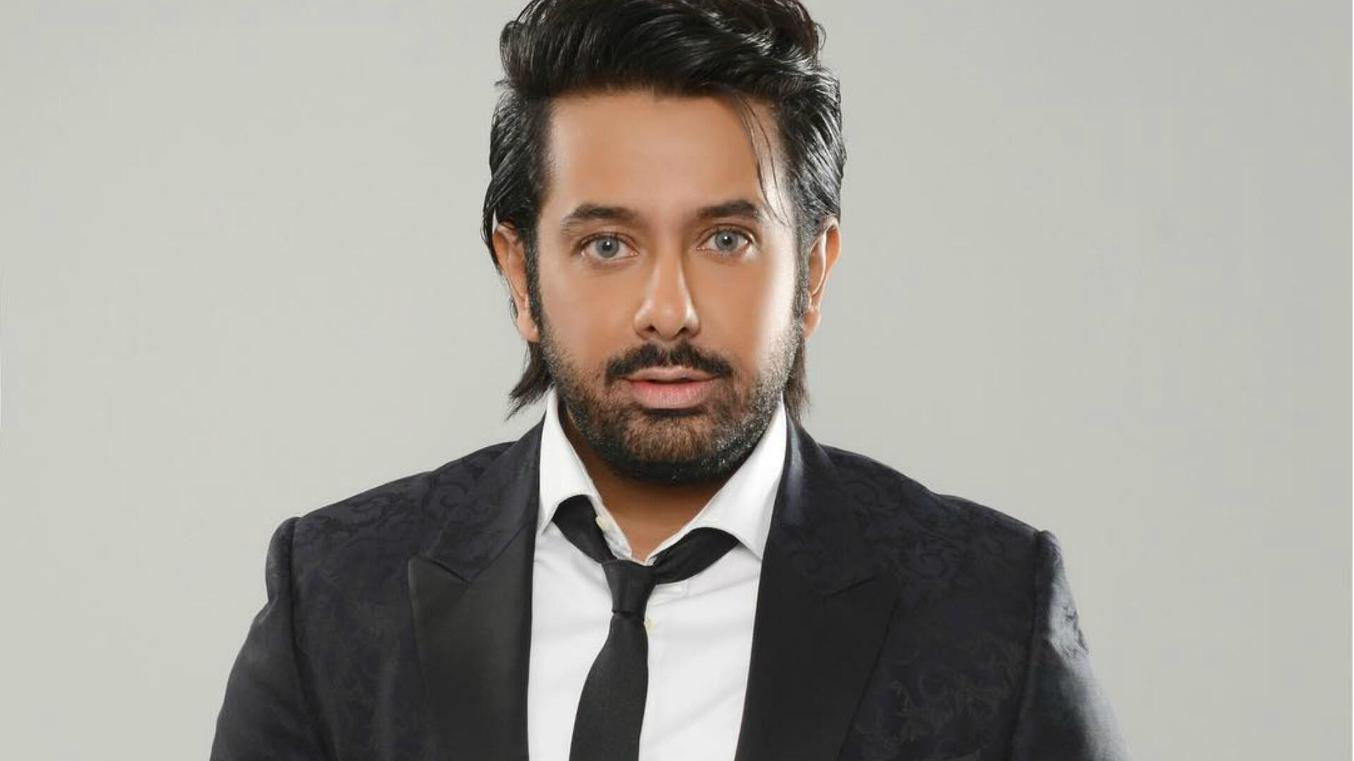 Saleh Al Rashed's Colored Lenses Place Him in an Awkward Situation | Al ...