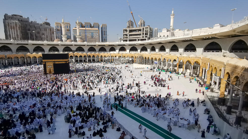 The First Group of Pilgrims Arrive in Jeddah for Hajj by Sea | Al Bawaba