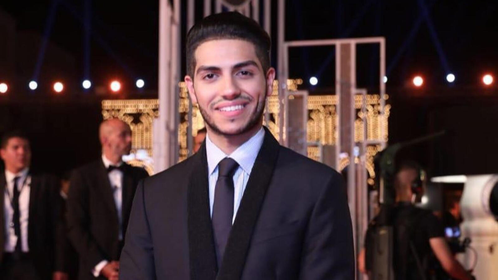 Move Your Hips Left and Right! Watch Aladdin Unveil his Egyptian Side ...