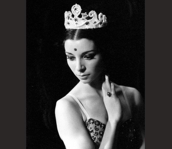 An Exhibit: Egypt's First Ballerina in Light-Footed Style | Al Bawaba